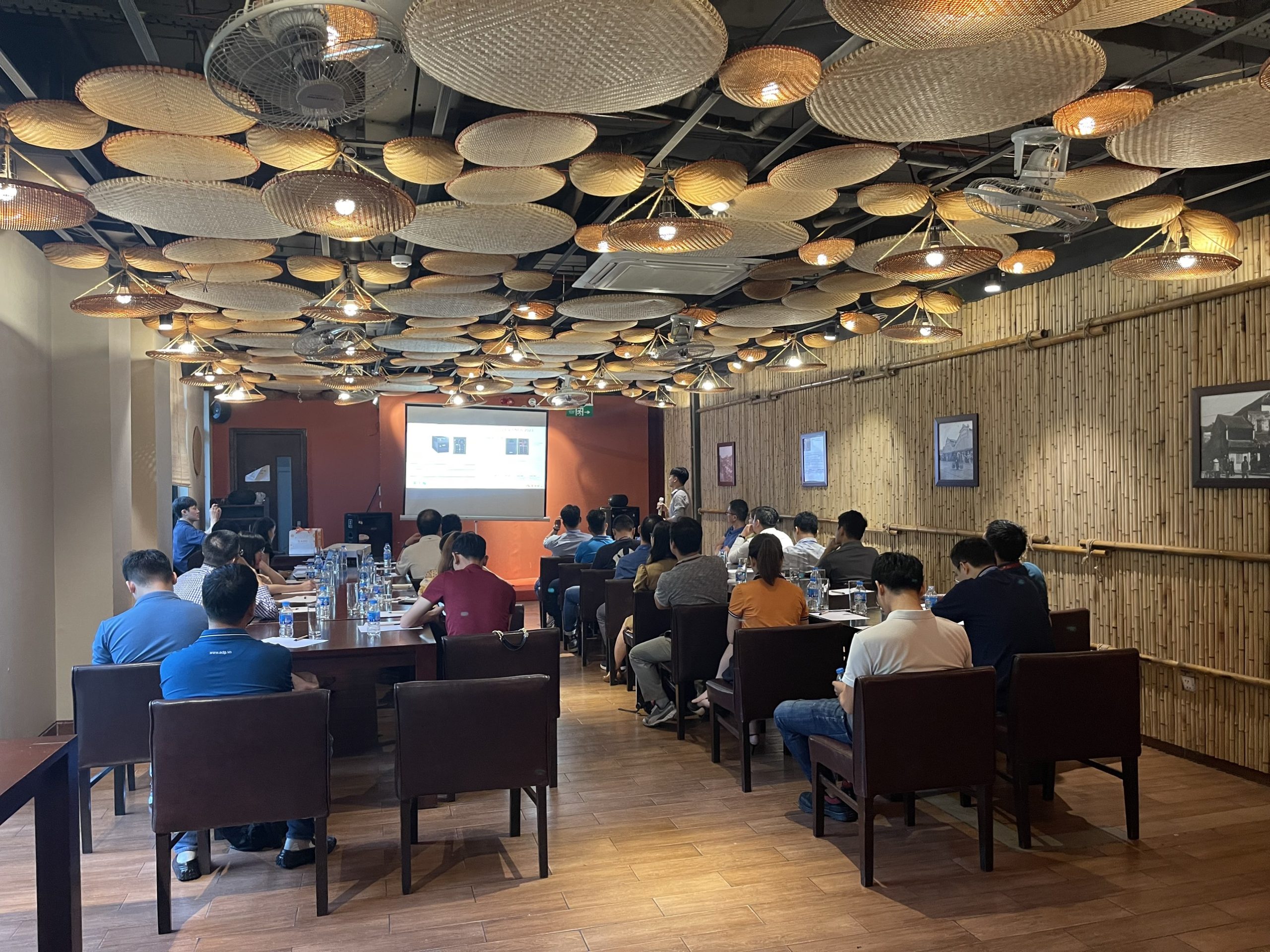 Workshop giới thiệu và cập nhật sản phẩm Eaton - Moving up to the next ...